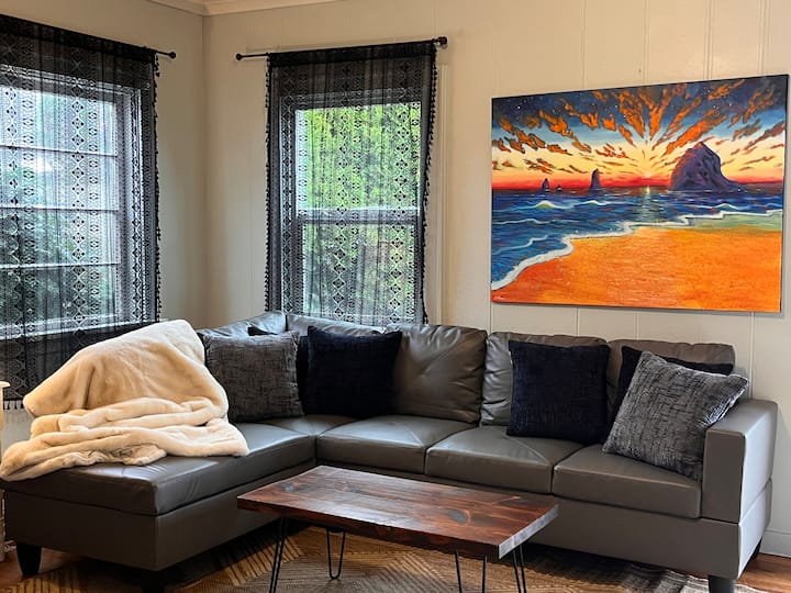 Seafare - Suite B - Seaside, OR