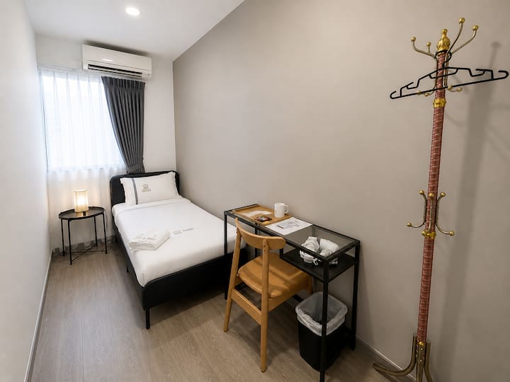 Single Common | Room 107a | Clean&comfy Nus&mrt - Singapore
