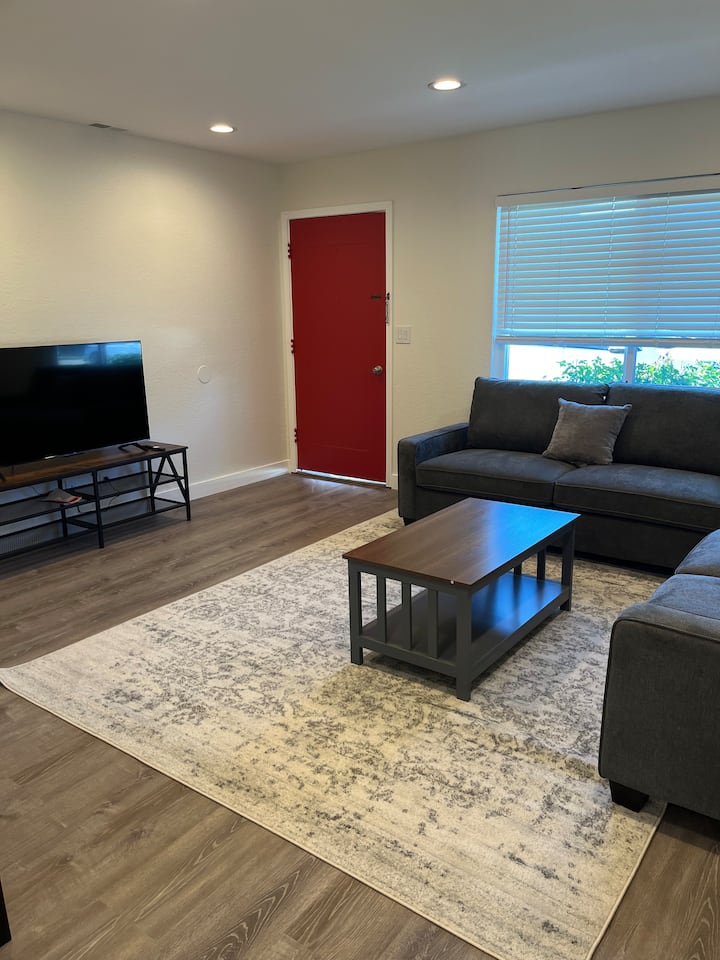 Delightful Two Bedroom Townhome! - Concord, CA