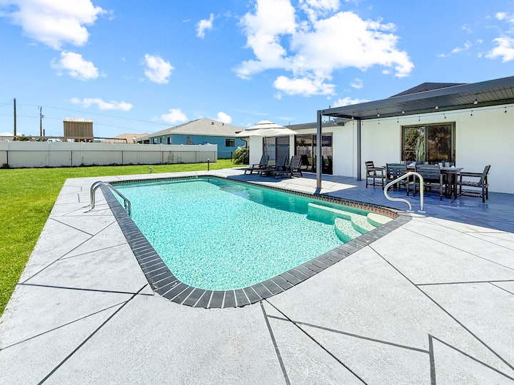 Private Pool Oasis | King Suite | Near Downtown - Cape Coral, FL