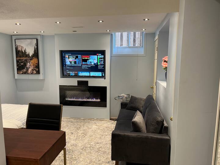 Cozy & Luxurious Lower Level Bachelor Unit - Oakville