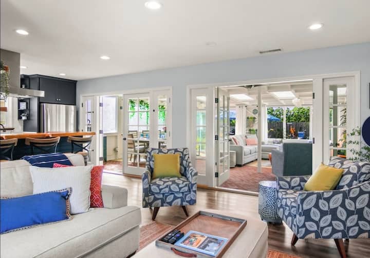 Close To Beach! Plus Sunroom And Guest Cottage - Ventura, CA