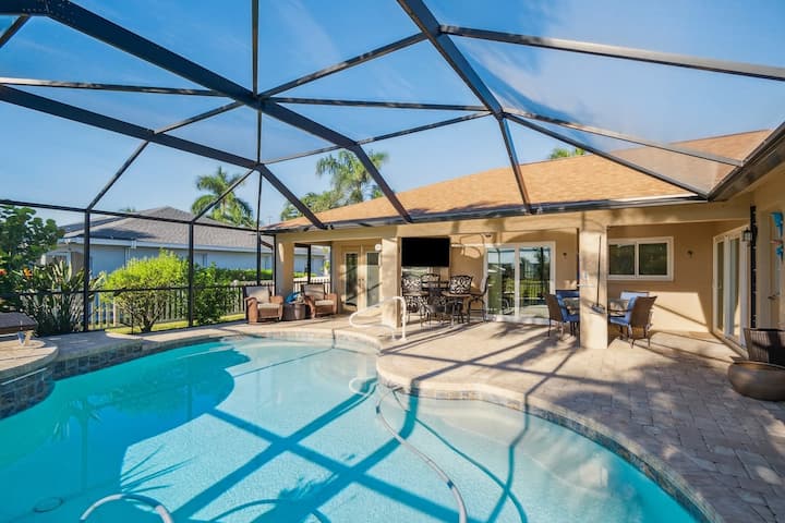 Cape Coral Comfort: Your 3br Family Getaway! - Cape Coral, FL
