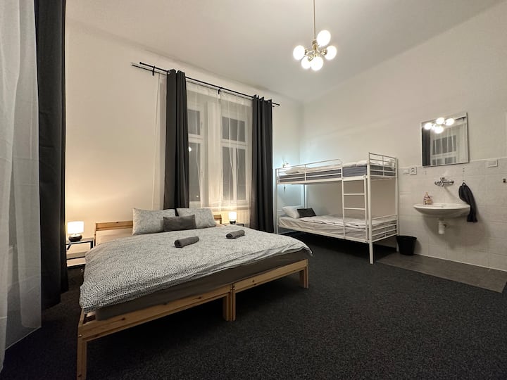 Cozy Room For 4 Guests - Prague