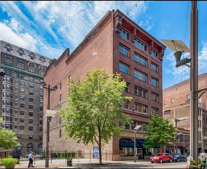 Beautiful Spacious Loft In The Heart Of St. Louis - St. Louis, MO