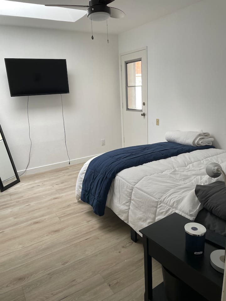 Single Bedroom In Beach Area! - Carlsbad, CA