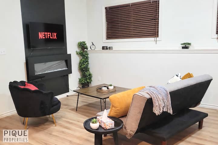 Chic Modern Vibes|king Bed|fireplace|sleeps 4|wifi - Edmonton