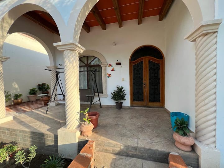 Casa Blanca Espaciosa En Fraccionamiento Privado - Álamos