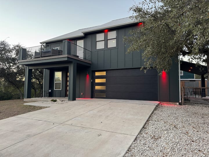 Lake Travis Art Retreat - Private/pet Friendly - Lago Vista, TX