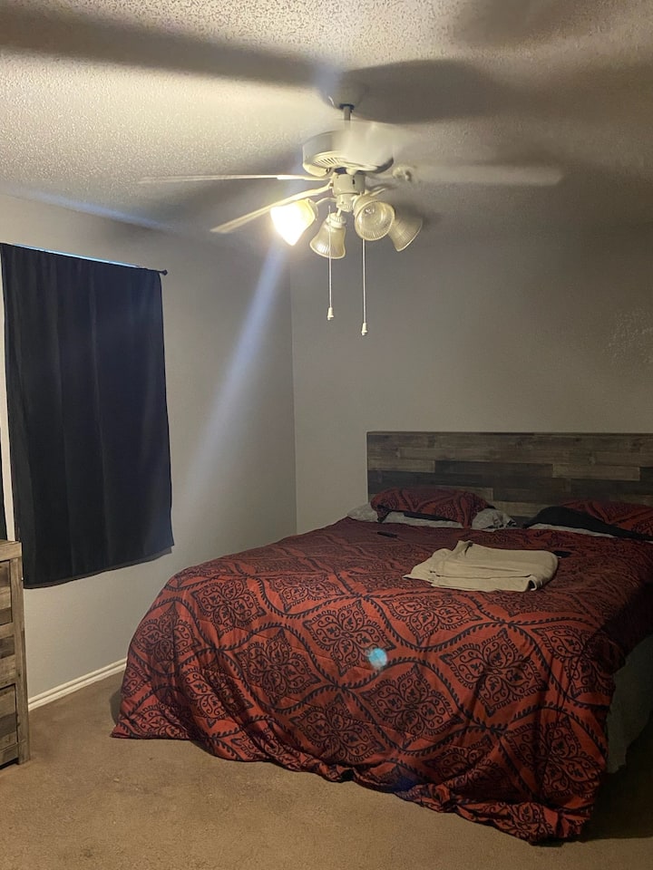 Private Room $75/entire Home $350 Avail. - Lancaster, TX