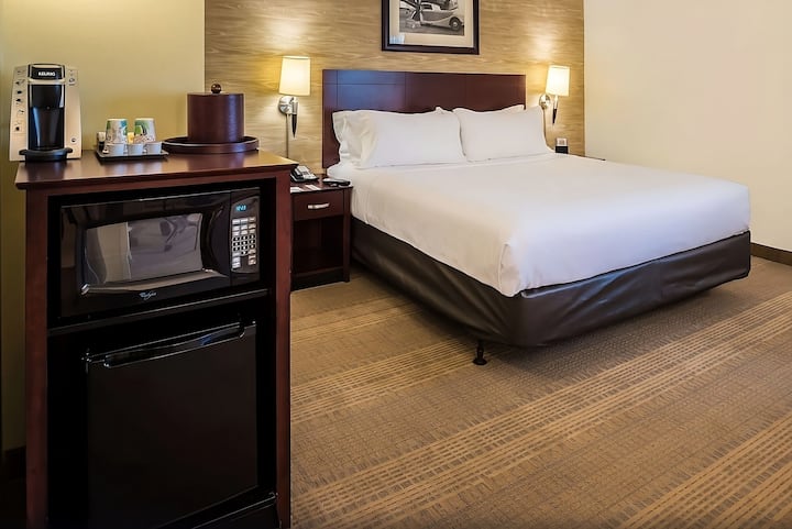 Great Pick! Complimentary Airport Shuttle Service! - Des Plaines, IL