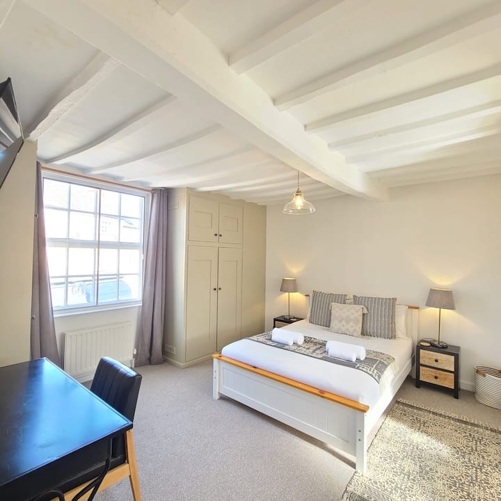 Unique 4br Loft | Sleeps 8 | 2 Bathrooms - Loughborough