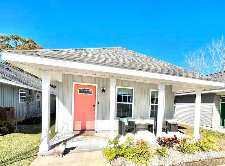 The Bright Bungalow - Pensacola, FL