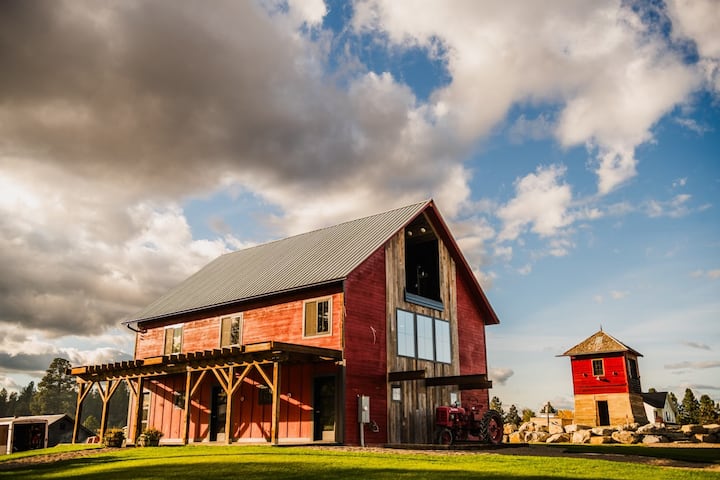 Barnominium W/hot Tub Lookout - Kalispell, MT