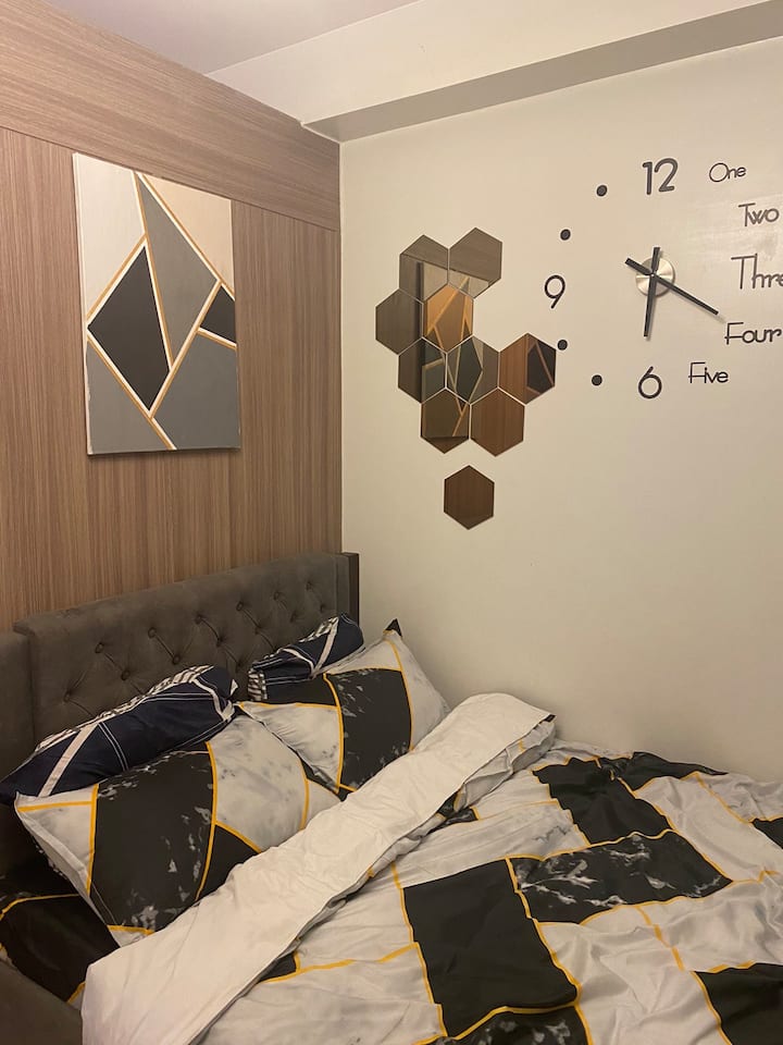 1br W/ Balcony Near Moa | Fast Wi-fi & Netflix - Manila