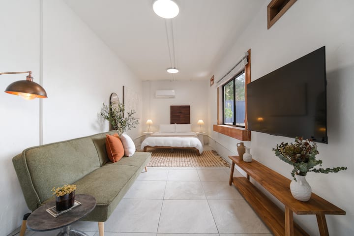 Calm Designer Studio | Walk To Beach & Cafés - Newcastle