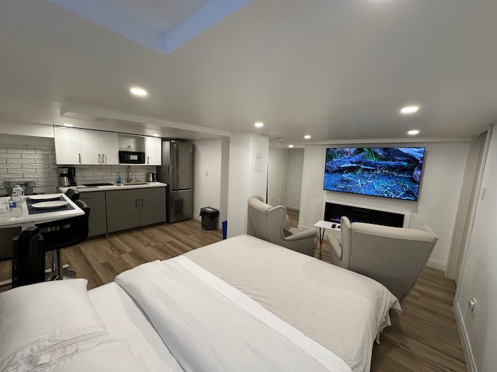 Pvt Studio Near Fairview Mall (Pet Not Allow)legal - カナダ キッチナー