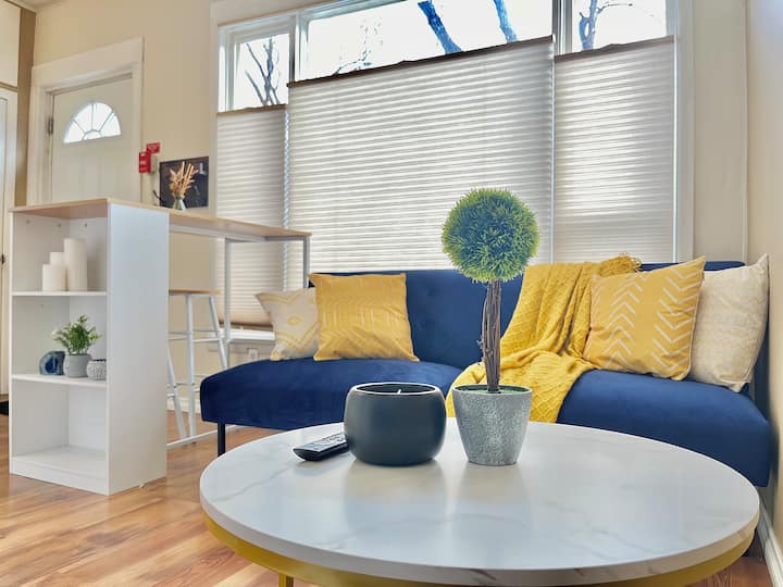 St Boniface | Central | Queen Bed | Parking - Winnipeg