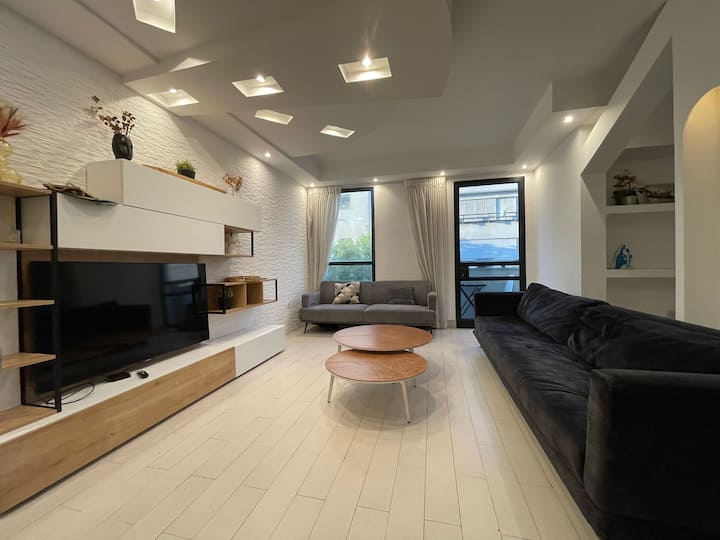2 Bedroom Shenkin 1 With Balcony And Shelter - Tel Aviv-Yafo