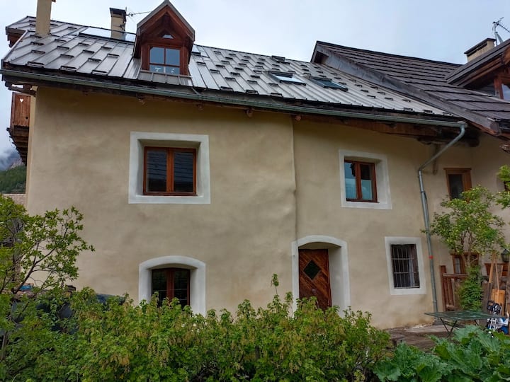 Maison Traditionnelle Atypique. - Lac des Cerces