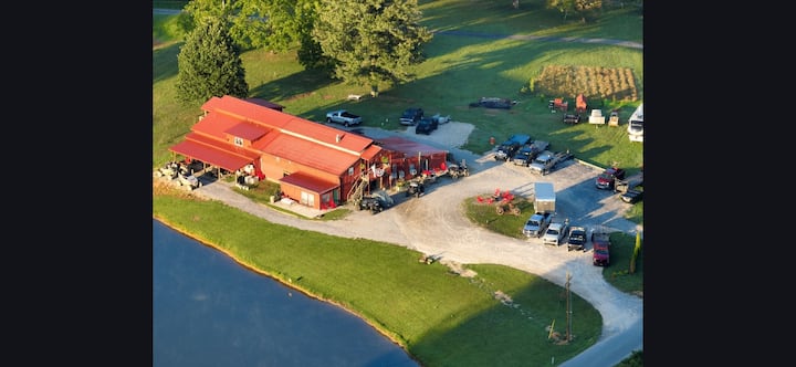 The Big Red Barn Unit # 9-direct Trail Access - Frozen Head State Park, Wartburg