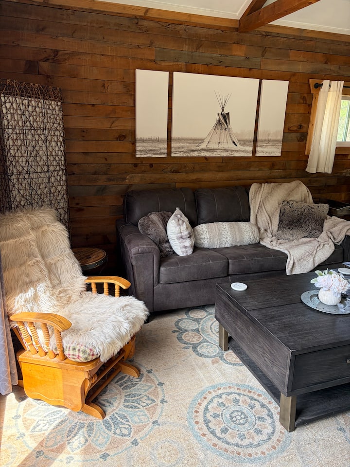 Cuddle Up In This Cozy Cabin - Pentwater, MI