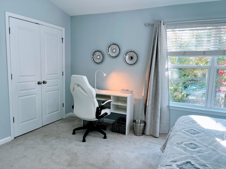 Radiant Room With En-suite Bath Near Hospitals/uva - Charlottesville, VA