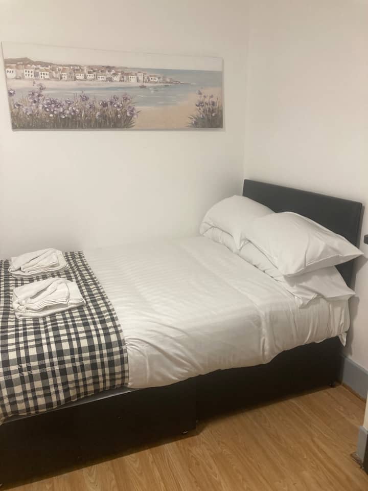 10 B Sea View 3 Bed Apartment - Gosport