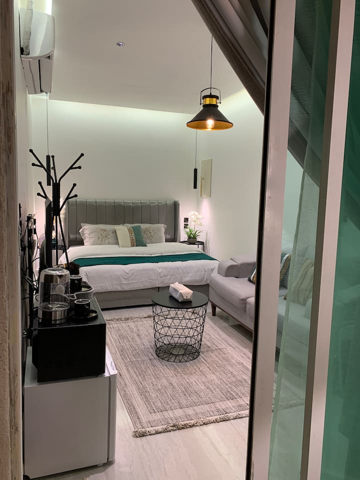 استديو انيق بجلسه خارجيه - Riyadh