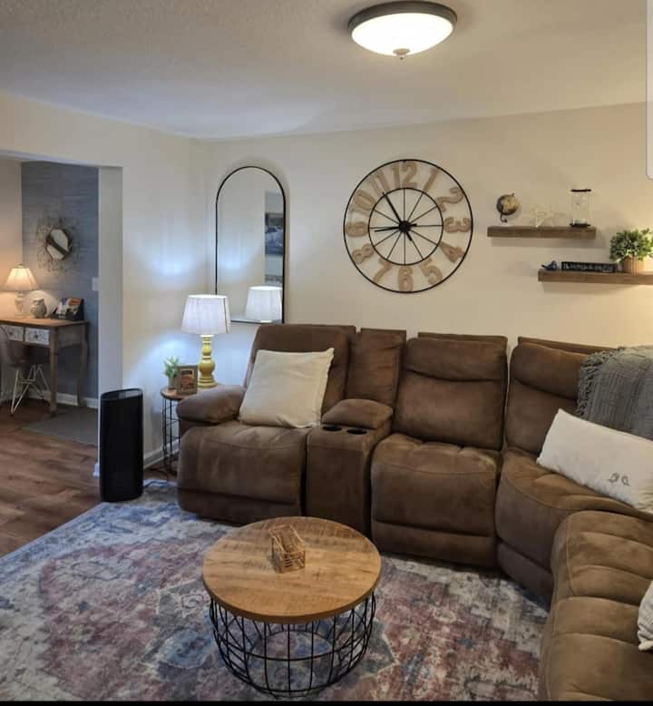 Cozy And Spacious  " The Ugly Duck" Abingdon - Abingdon, VA