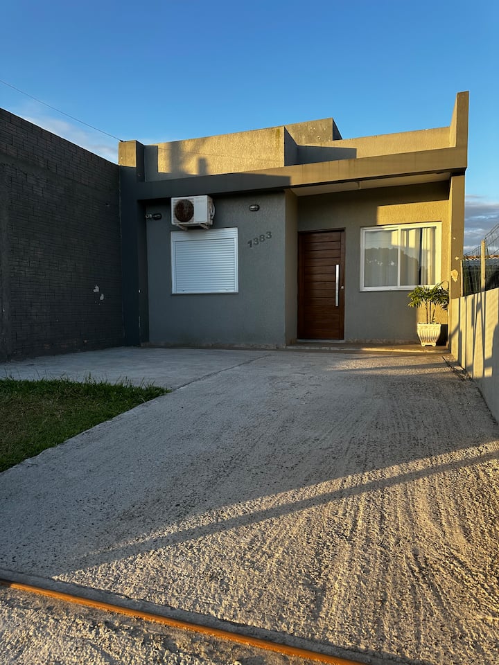 Casa C/ 2 Quartos Próx Ao Centro - Capão da Canoa