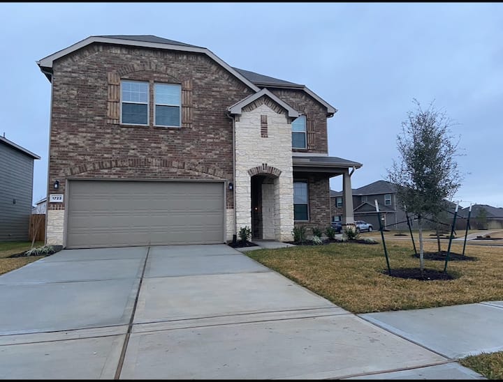 Modern Eco-friendly Retreat - Fresno, TX