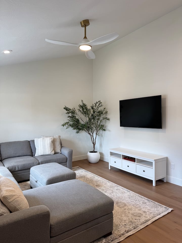 Home In Ozark Near The Finley, Newly Remodeled ! - Ozark, MO