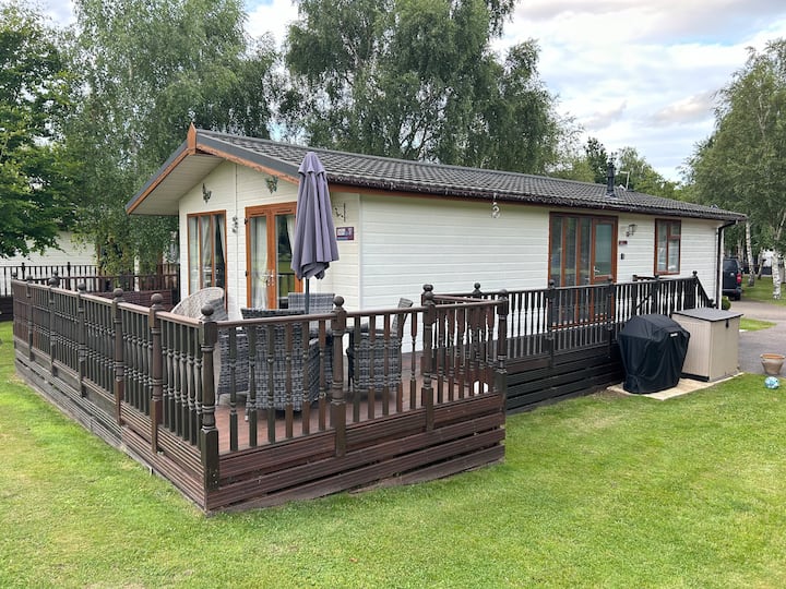 Large 2 Bedroom Cabin Stunning Views - Wisbech