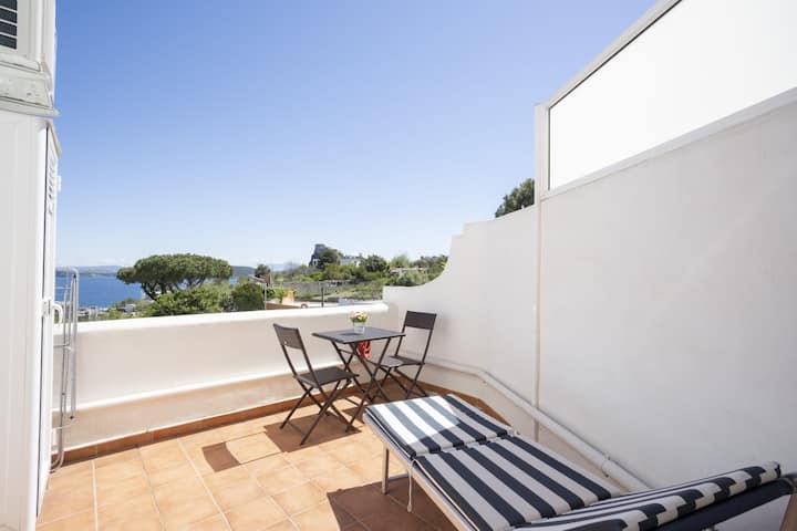 Ischia Apartment With Seaview Terrace For 4 People - Procida