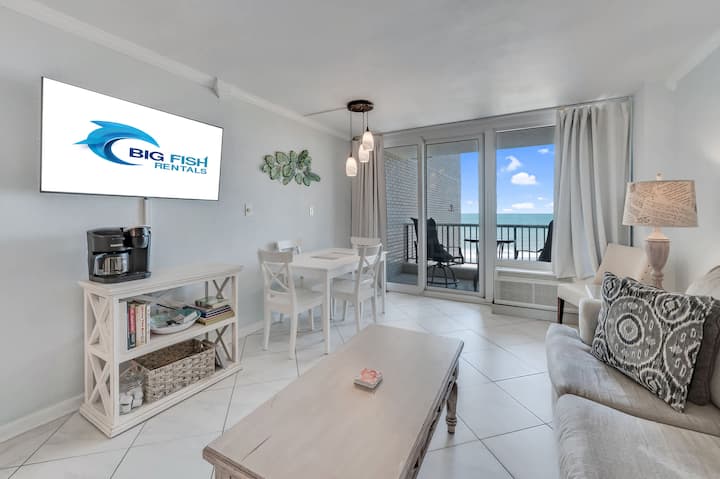 Newly Renovated, Modern, Ocean-view, Great Balcony - Myrtle Beach, SC