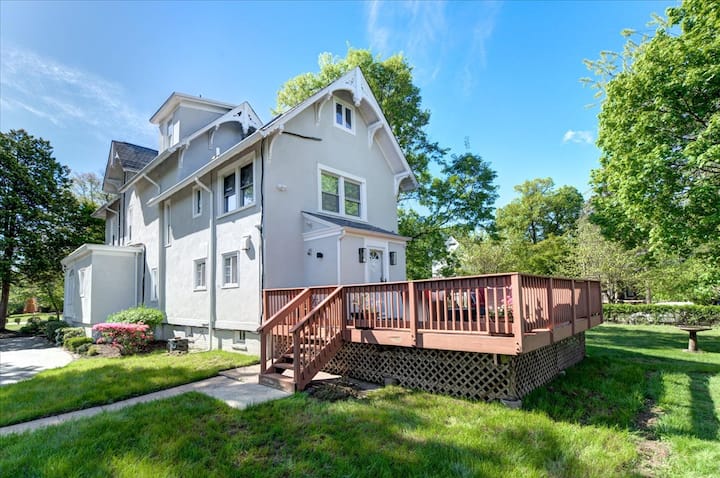 Perfect For Group Retreats | Direct Train To Nyc! - New York