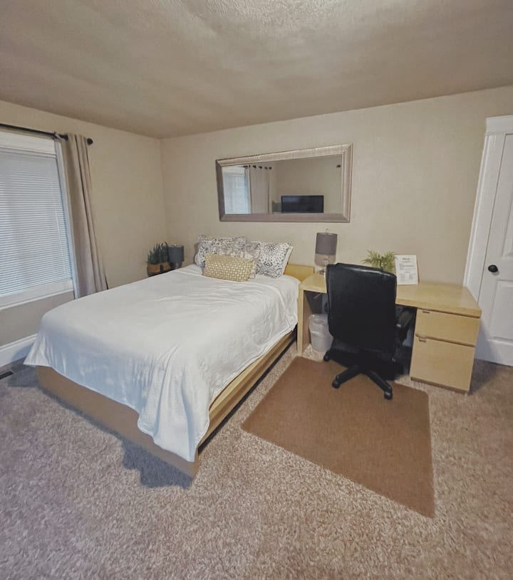 Luxury Spacious Master - Salem, OR