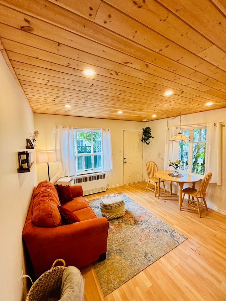 Sunshine Bungalow - Salmon Arm