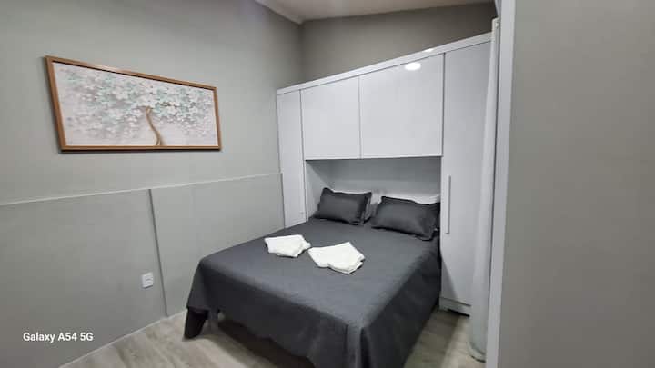 Suíte (Paz) Cama Queen Ar Tv Wi-fi E Muita Paz. - Duque de Caxias