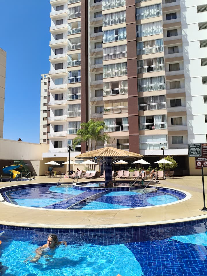 Excelente Apartamento Na Casa Da Madeira. - Caldas Novas