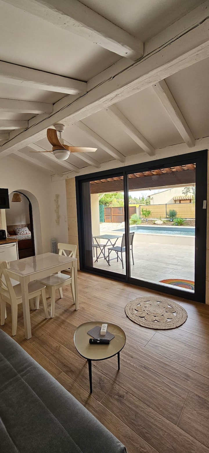 Les Herminettes
Gîte 2/3 Pers 
Piscine Chauffée - Saint-Martin-de-Crau