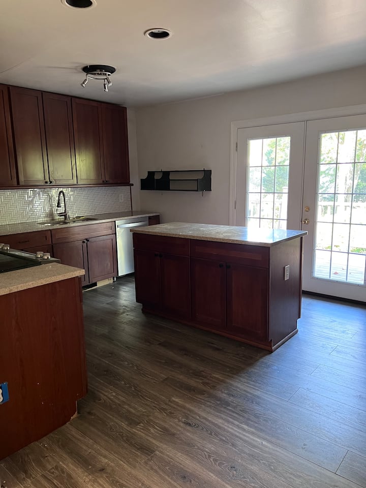 Charming Home In Severna Park - Pasadena, MD