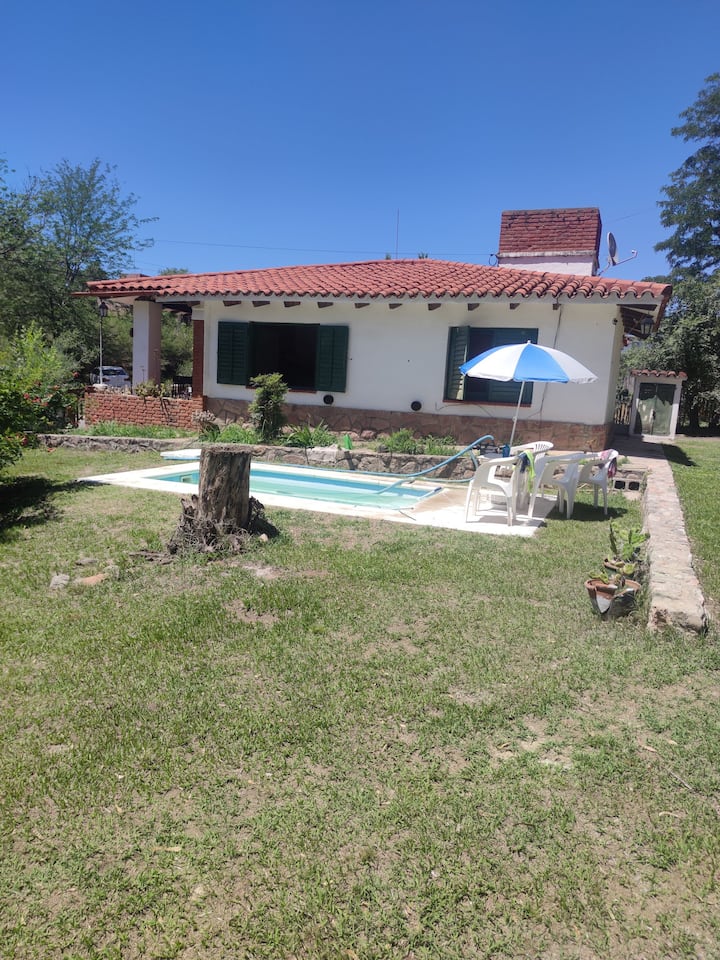 Chalet, Con Parque Y Pileta, Quincho - Córdoba