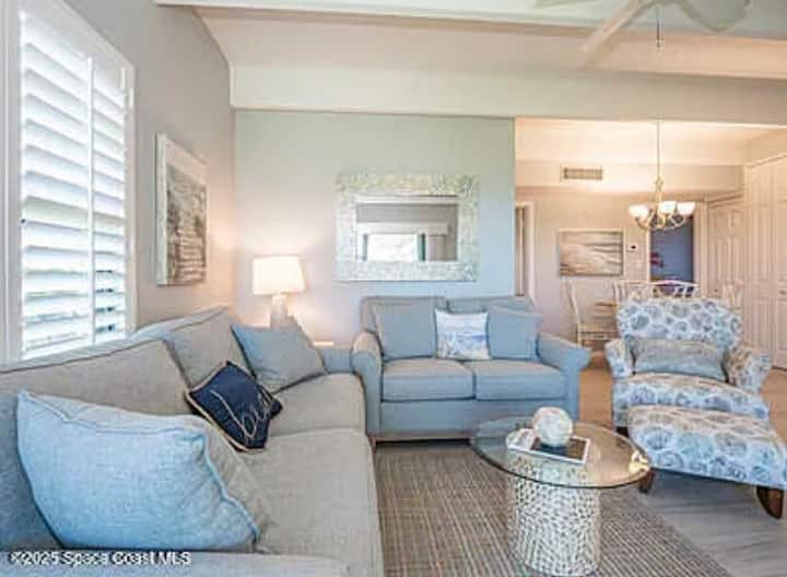 Beach Front
20 Mins Walk To Shops And Restaurants - Vero Beach, FL