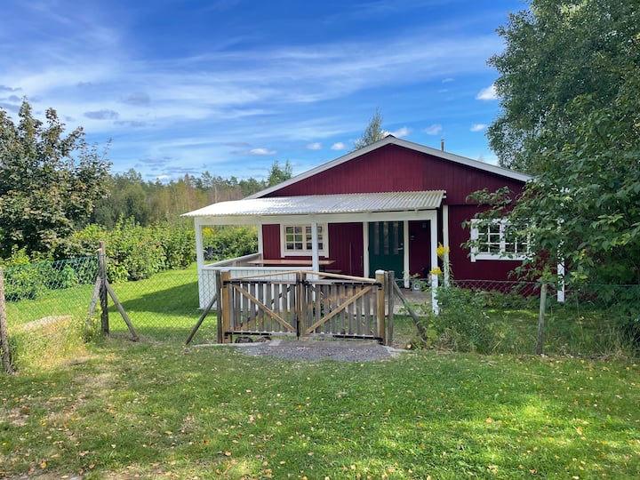 Mysig Stuga Med Natur- Och Djurliv Runt Husknuten! - Karlstad