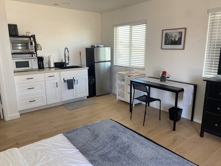 Clean Private Studio For Travelling Professionals - Barstow, CA