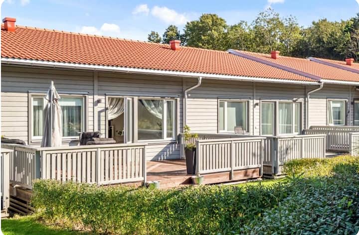 Modern Townhouse With 2 Terraces & Free Parking. - Kungälv
