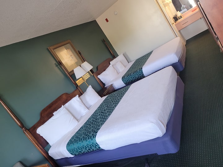 Private Room 2 Queen Beds - Branson, MO