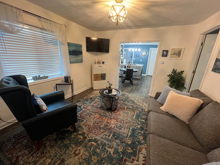 All Seasons Lakeview Home - Kenosha, WI